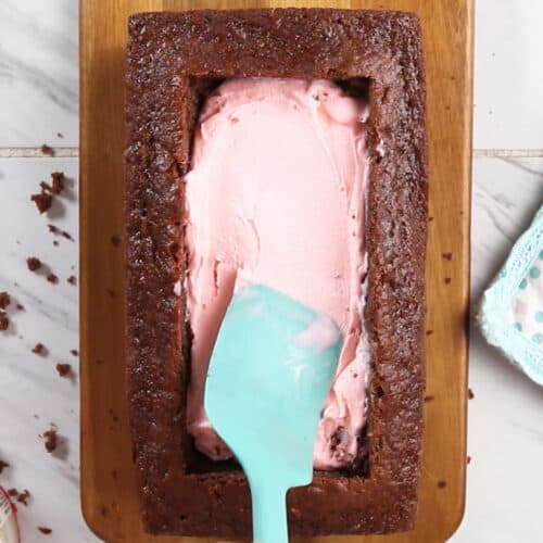 Peppermint Ice Cream Chocolate Cake - Best Peppermint Cake