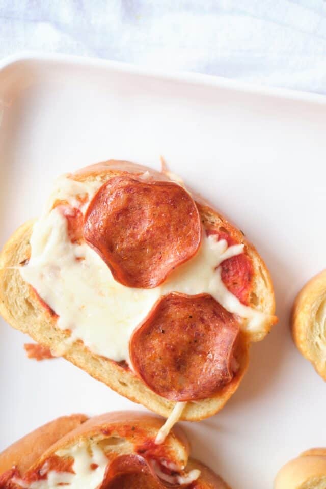Easy Pizza Toast Recipe - Use Garlic Bread To Kick This Pizza Up a Notch