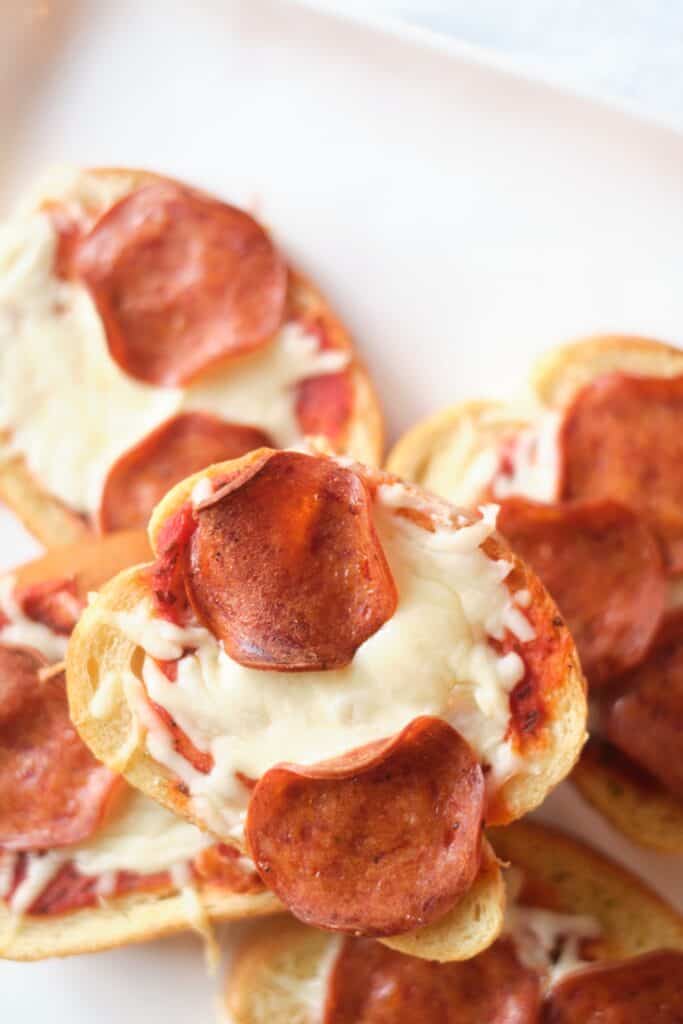 Easy Pizza Toast Recipe - Use Garlic Bread To Kick This Pizza Up a Notch