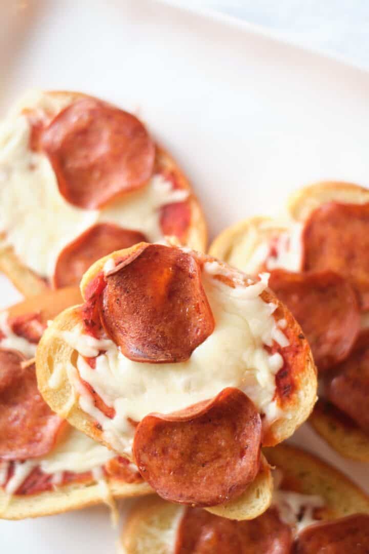 Easy Pizza Toast Recipe - Use Garlic Bread To Kick This Pizza Up a Notch