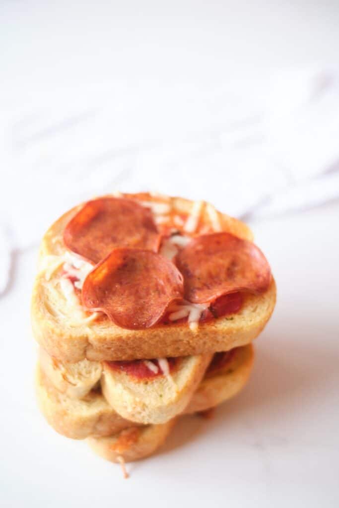 Easy Pizza Toast Recipe - Use Garlic Bread To Kick This Pizza Up a Notch