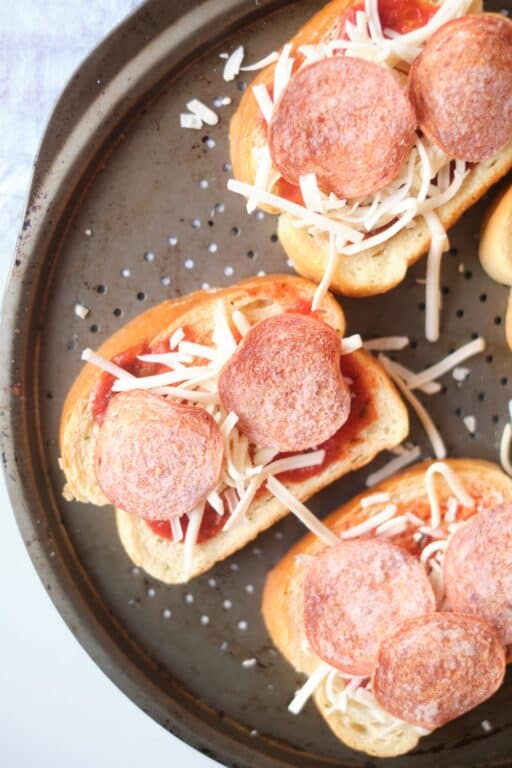Easy Pizza Toast Recipe - Use Garlic Bread To Kick This Pizza Up a Notch