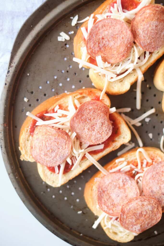 Easy Pizza Toast Recipe - Use Garlic Bread To Kick This Pizza Up a Notch