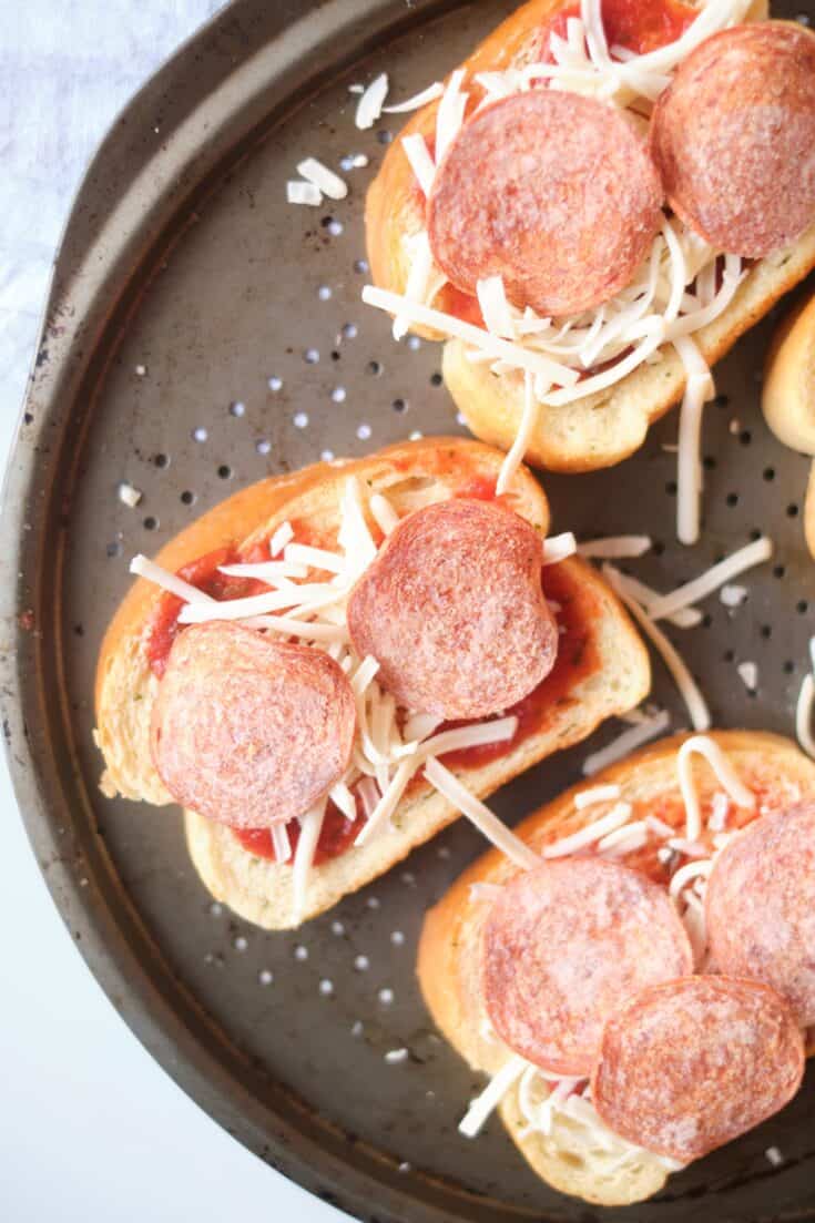 Easy Pizza Toast Recipe - Use Garlic Bread To Kick This Pizza Up a Notch