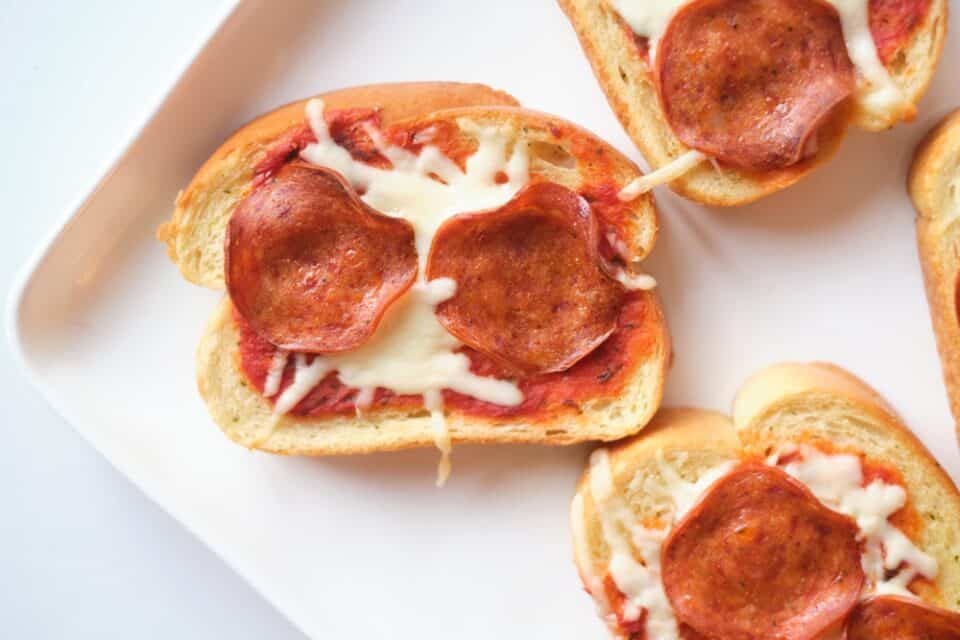 Easy Pizza Toast Recipe - Use Garlic Bread To Kick This Pizza Up a Notch