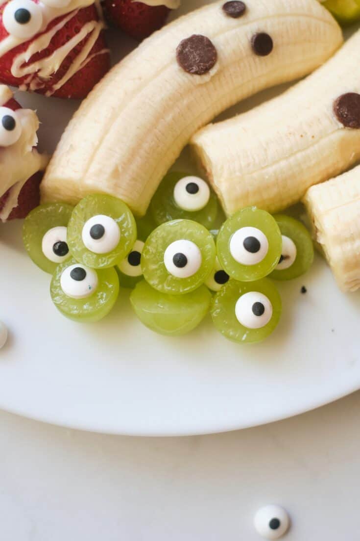 This Halloween Fruit Platter Is a Healthy Halloween Snack For Kids
