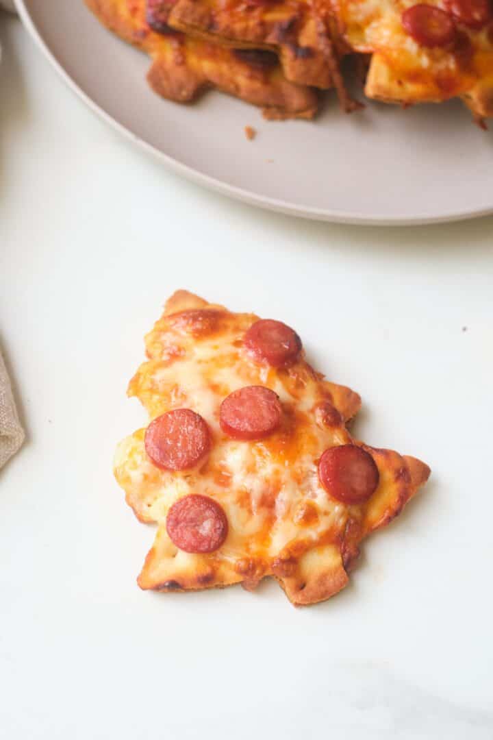 This Christmas Tree Pizza Is A Cute Christmas Dinner For Kids