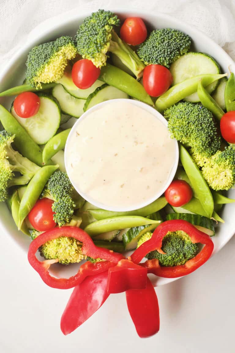 This Christmas Veggie Wreath Is A Healthy and Beautiful Holiday Appetizer