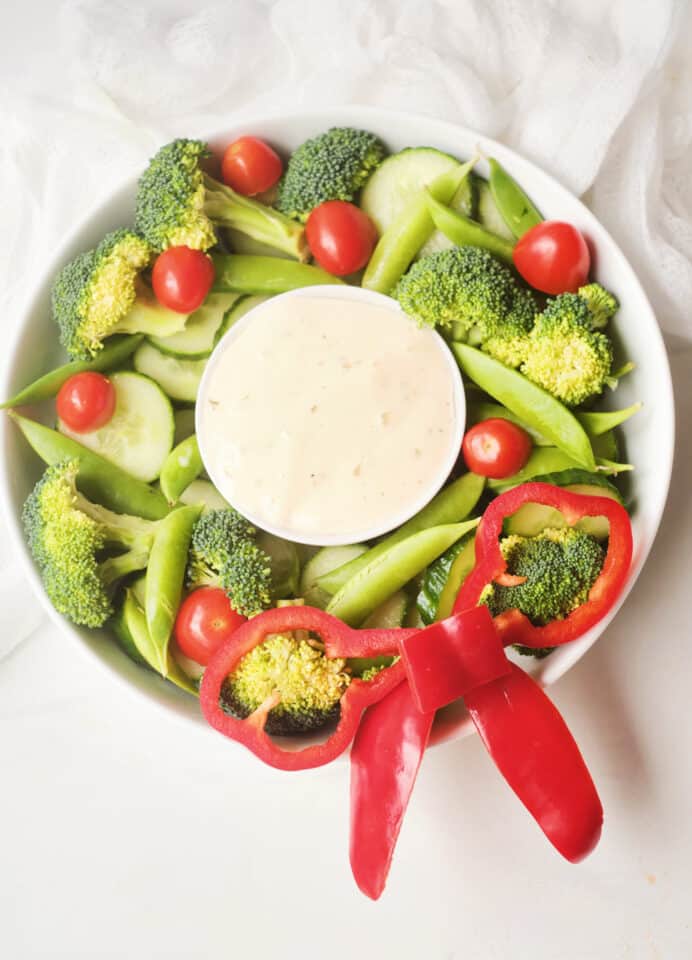 This Christmas Veggie Wreath Is A Healthy and Beautiful Holiday Appetizer
