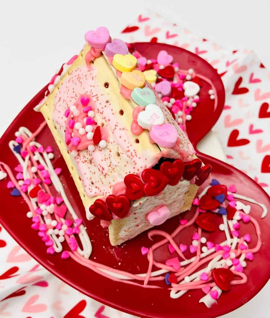 How To Make An Easy Valentine Pop Tart House