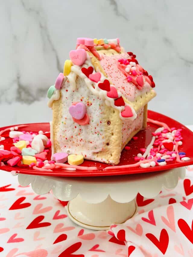 How To Make An Easy Valentine Pop Tart House