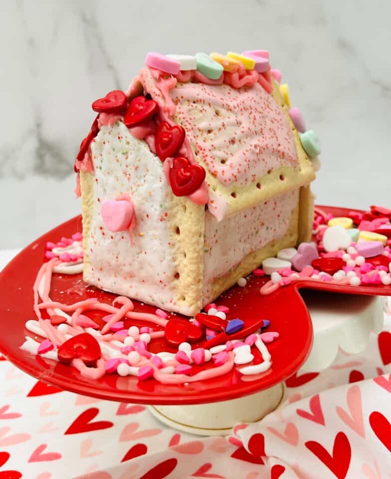 How To Make An Easy Valentine Pop Tart House