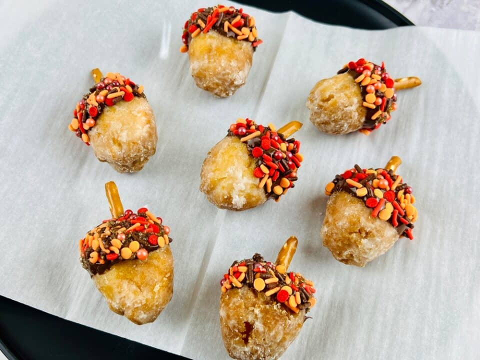 Donut Hole Acorns Are a Yummy Fall Treat