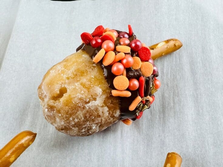 Donut Hole Acorns Are a Yummy Fall Treat