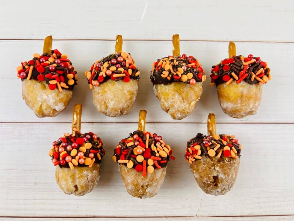 Donut Hole Acorns Are a Yummy Fall Treat
