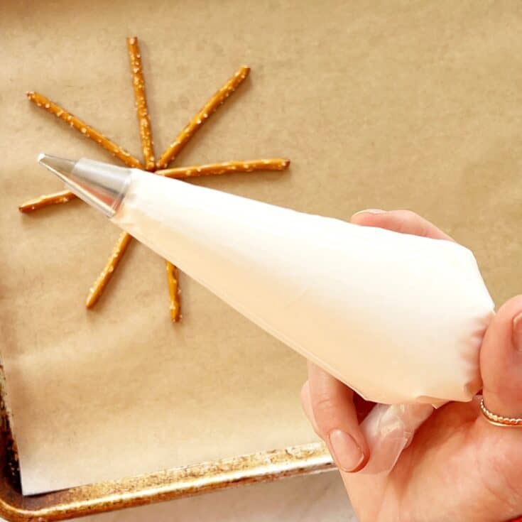 Chocolate Pretzel Spiderwebs Are The Perfect Sweet and Salty Halloween ...