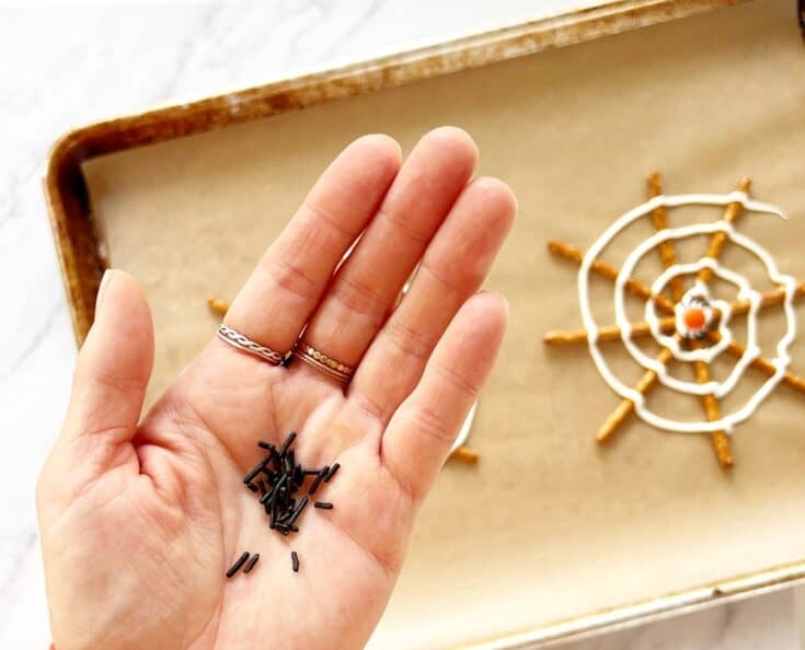 Chocolate Pretzel Spiderwebs Are The Perfect Sweet and Salty Halloween ...