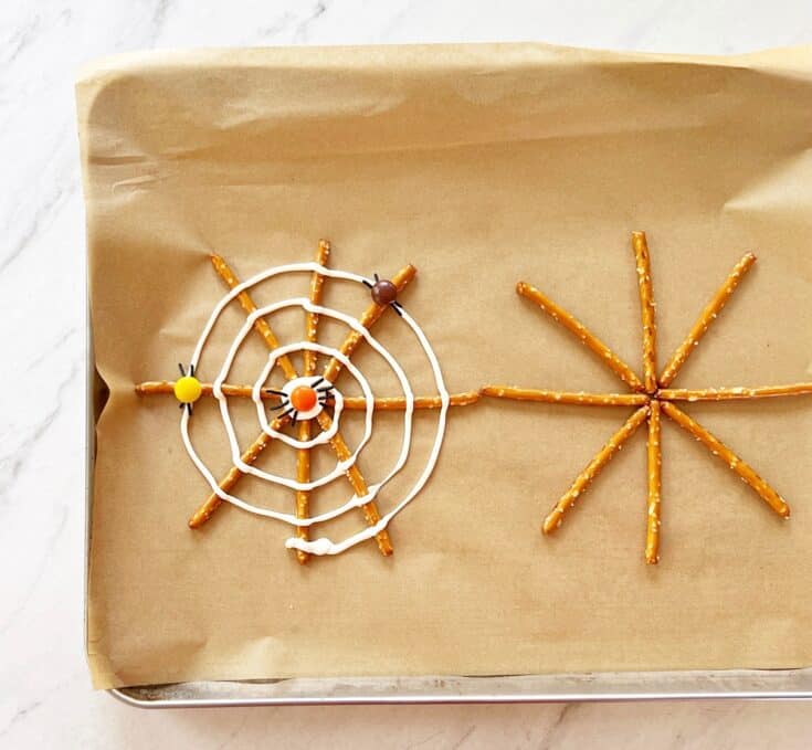 Chocolate Pretzel Spiderwebs Are The Perfect Sweet and Salty Halloween ...