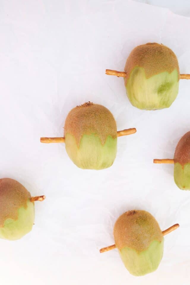These Kiwi Frankenstein Make Ghoulishly Cute Halloween Treats