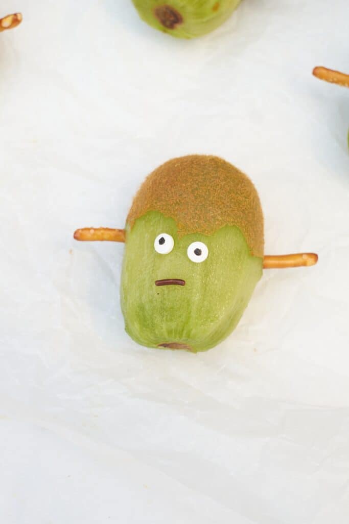 These Kiwi Frankenstein Make Ghoulishly Cute Halloween Treats