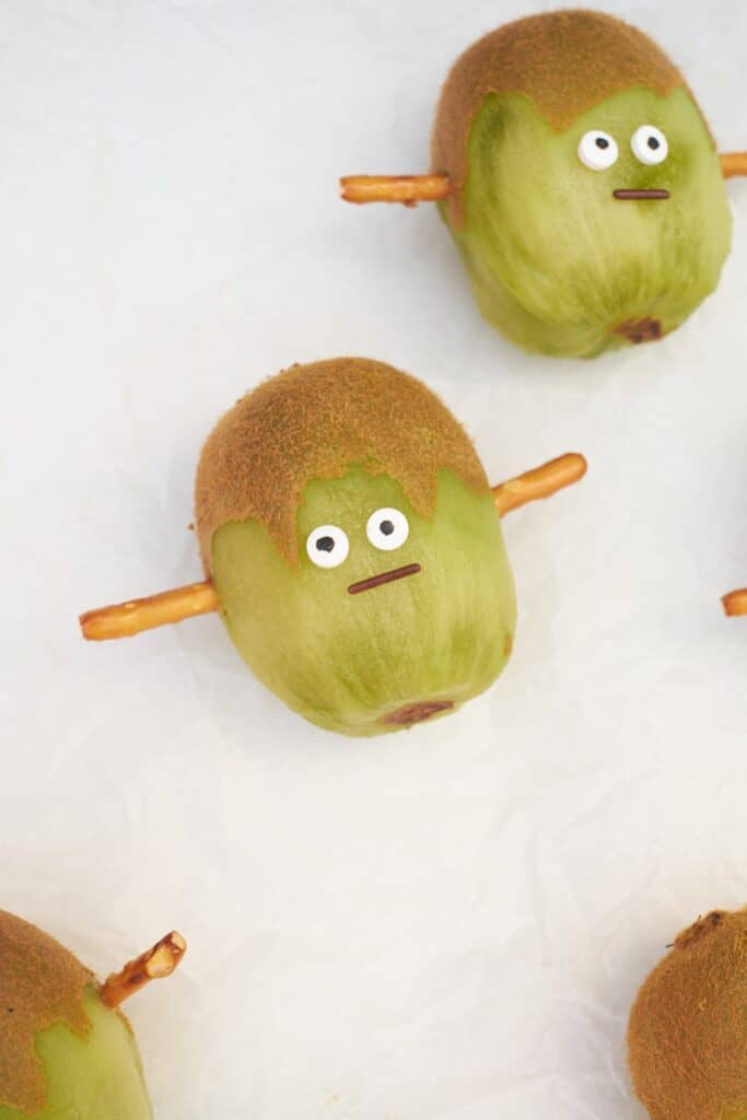 These Kiwi Frankenstein Make Ghoulishly Cute Halloween Treats