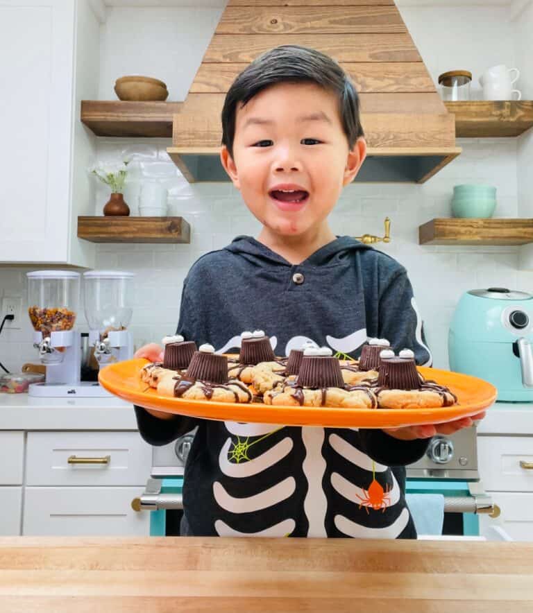 How to Make Spooky Spider Cookies for Halloween