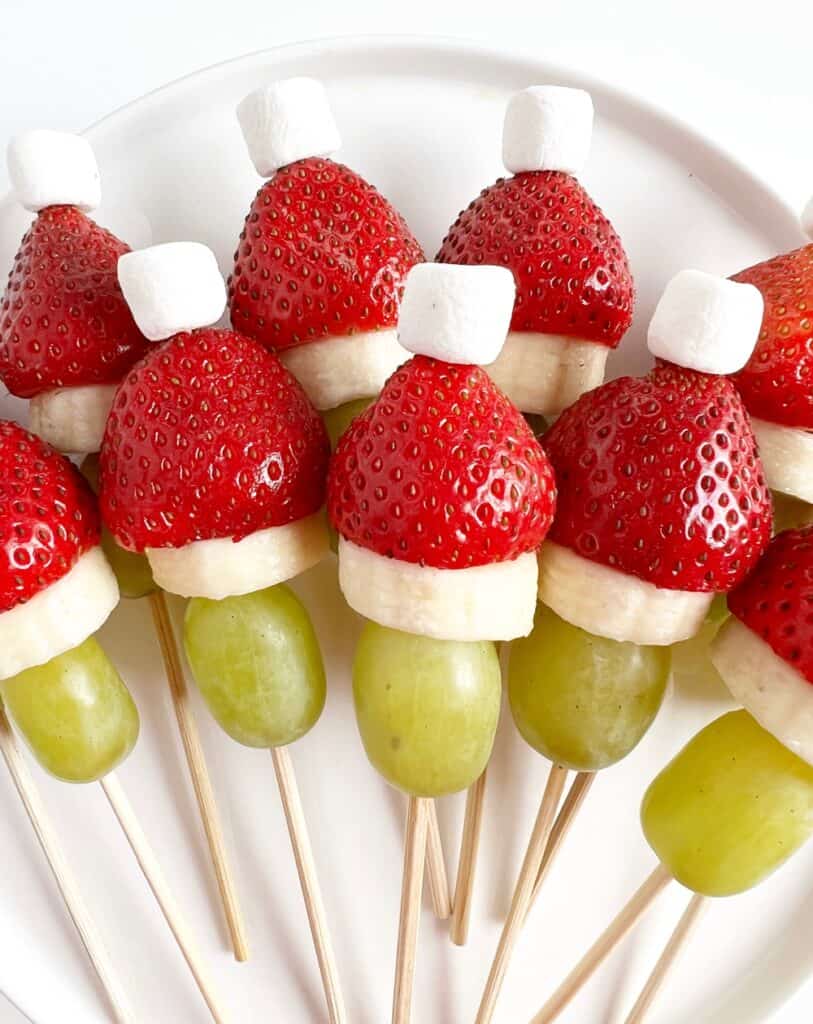 These Grinch Fruit Kabobs Are A Healthy Holiday Christmas Snack
