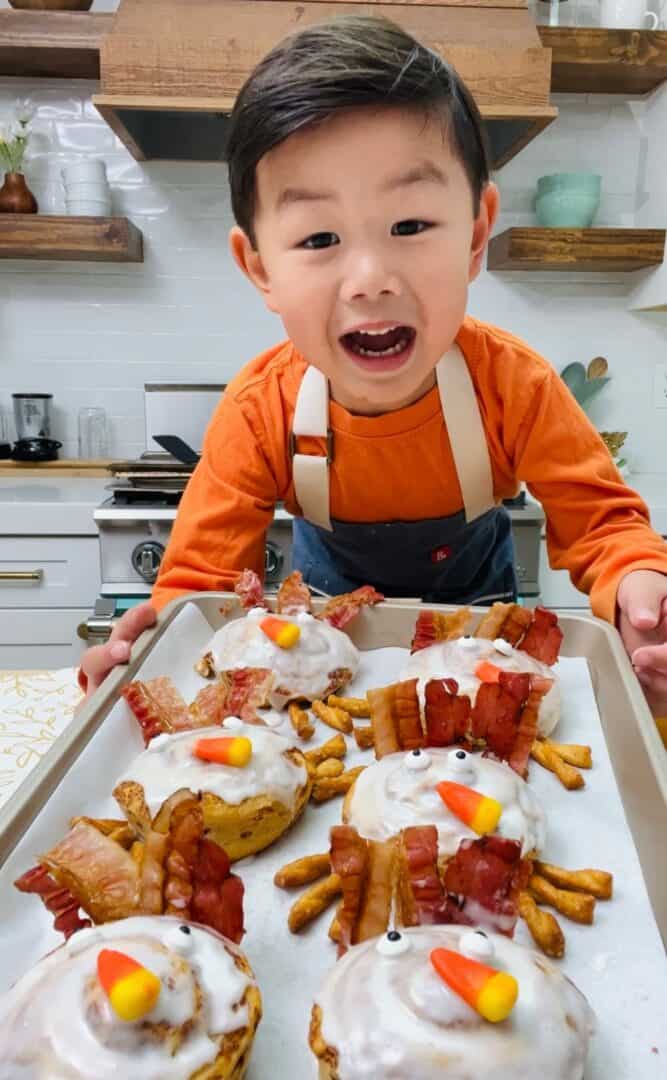 Turkey Cinnamon Rolls Are A Cute and Easy Thanksgiving Breakfast