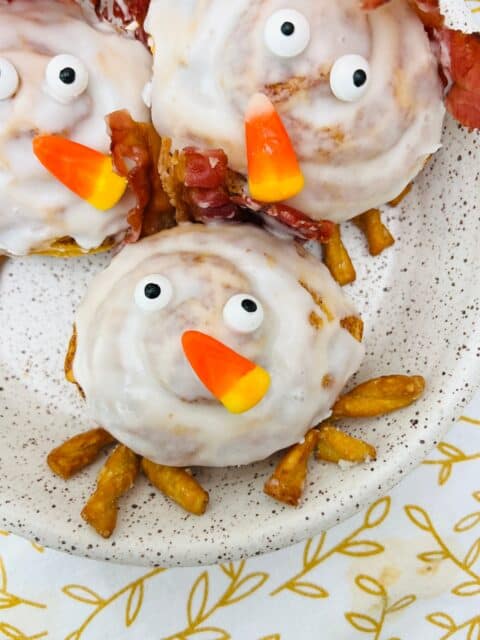 Turkey Cinnamon Rolls Are A Cute and Easy Thanksgiving Breakfast