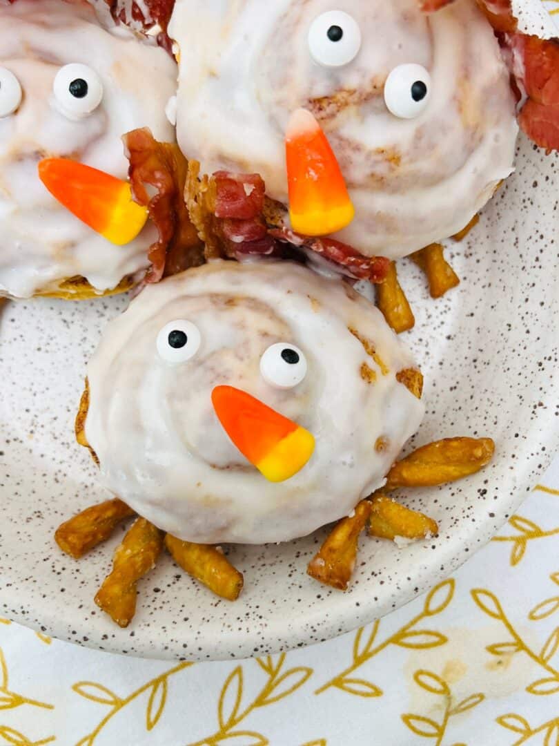 Turkey Cinnamon Rolls Are A Cute and Easy Thanksgiving Breakfast