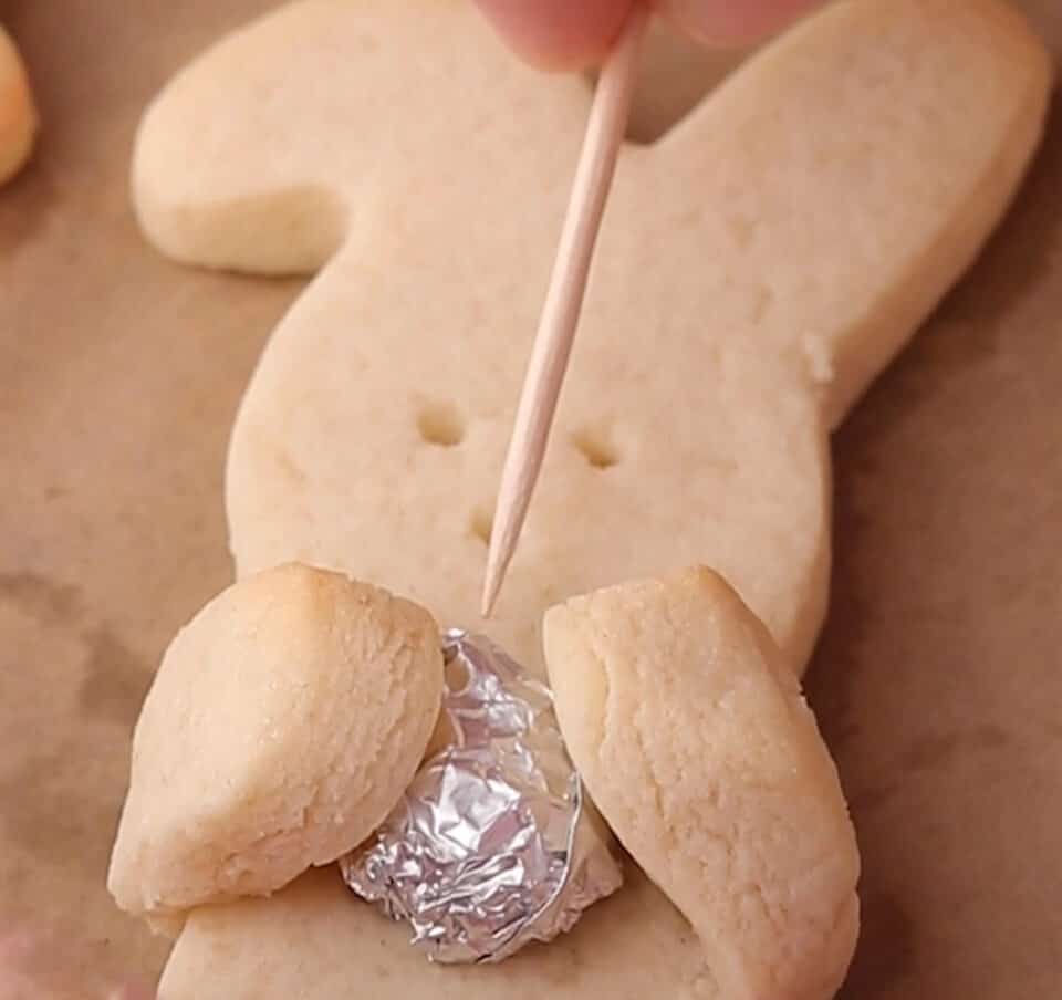 Make Easter Sweet With These Cute Bunny Hug Cookies