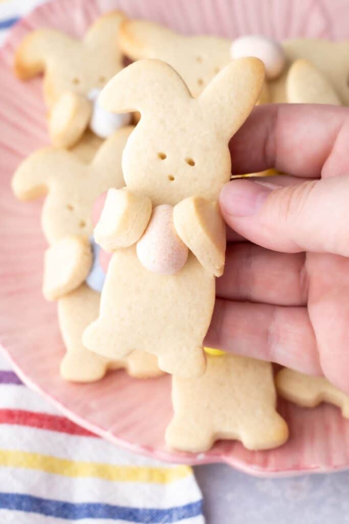 Make Easter Sweet With These Cute Bunny Hug Cookies