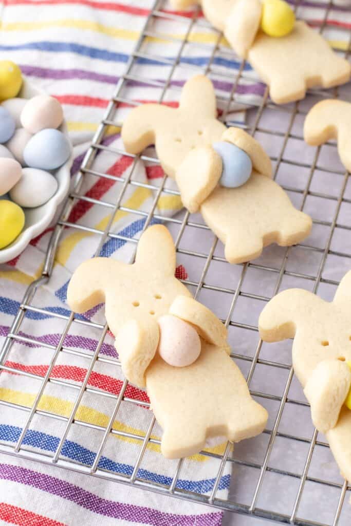 Make Easter Sweet With These Cute Bunny Hug Cookies