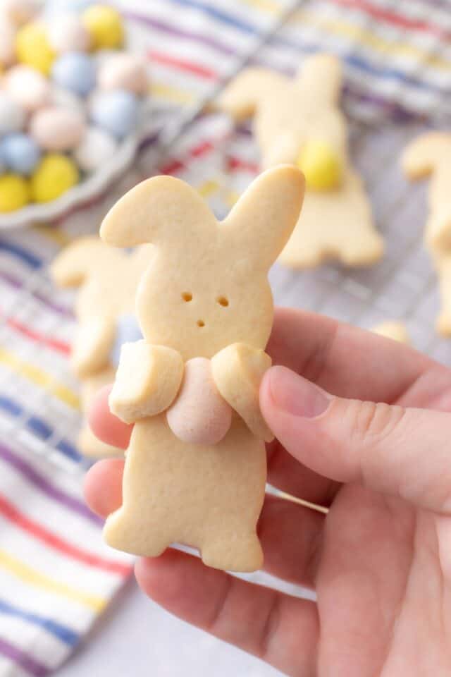 Make Easter Sweet With These Cute Bunny Hug Cookies