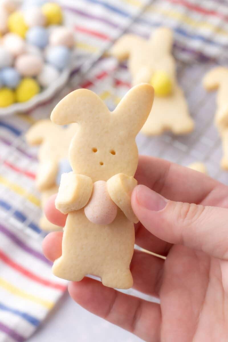 Make Easter Sweet With These Cute Bunny Hug Cookies