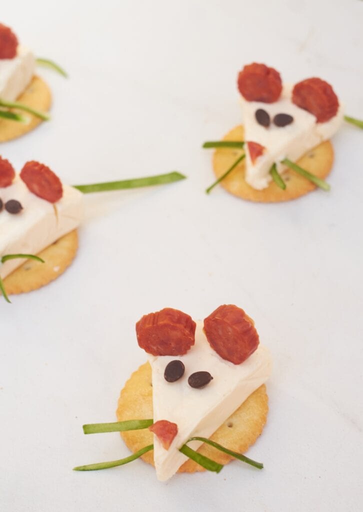 Mouse Cheese Crackers Are The Cutest Appetizers