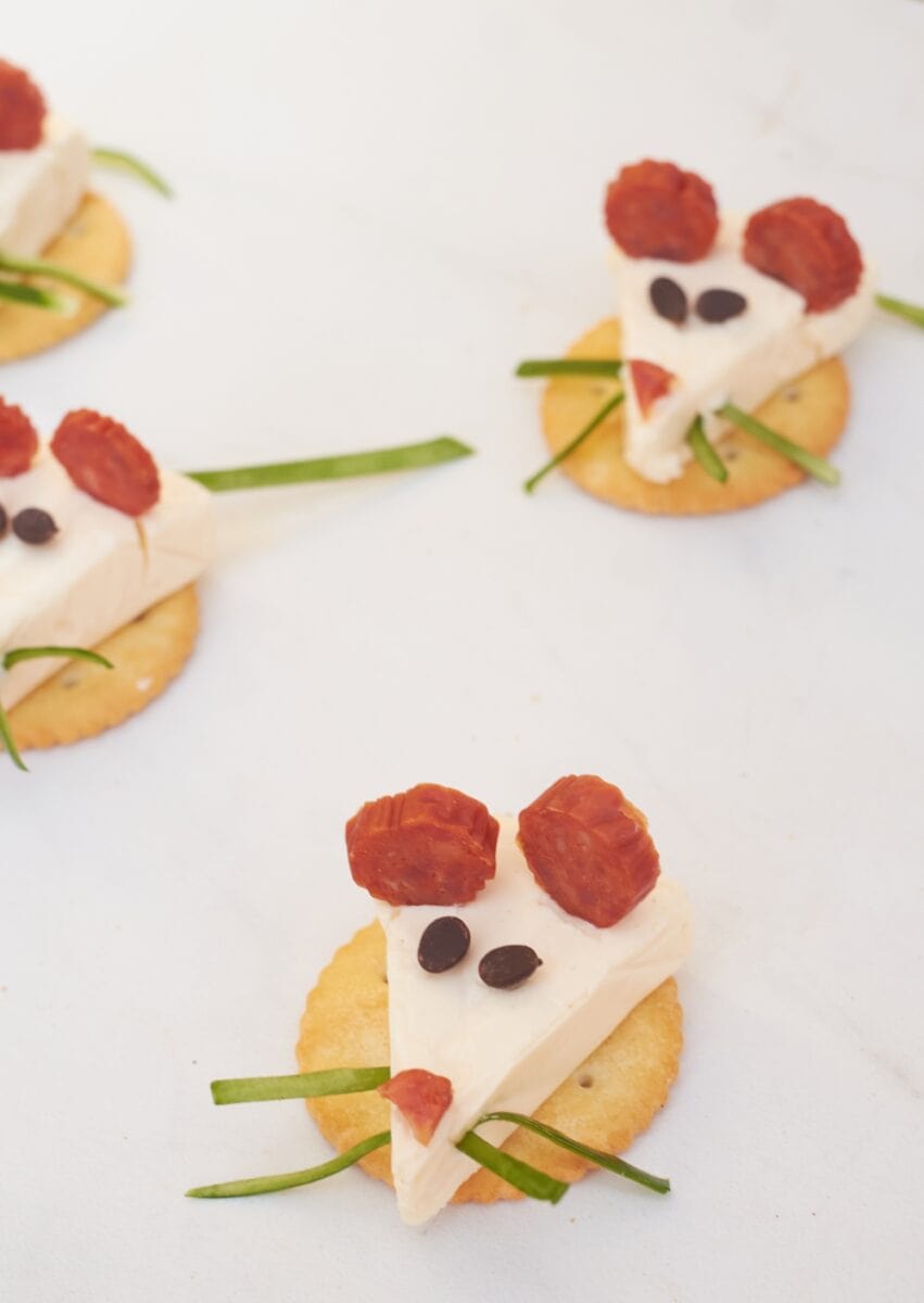 Mouse Cheese Crackers Are The Cutest Appetizers