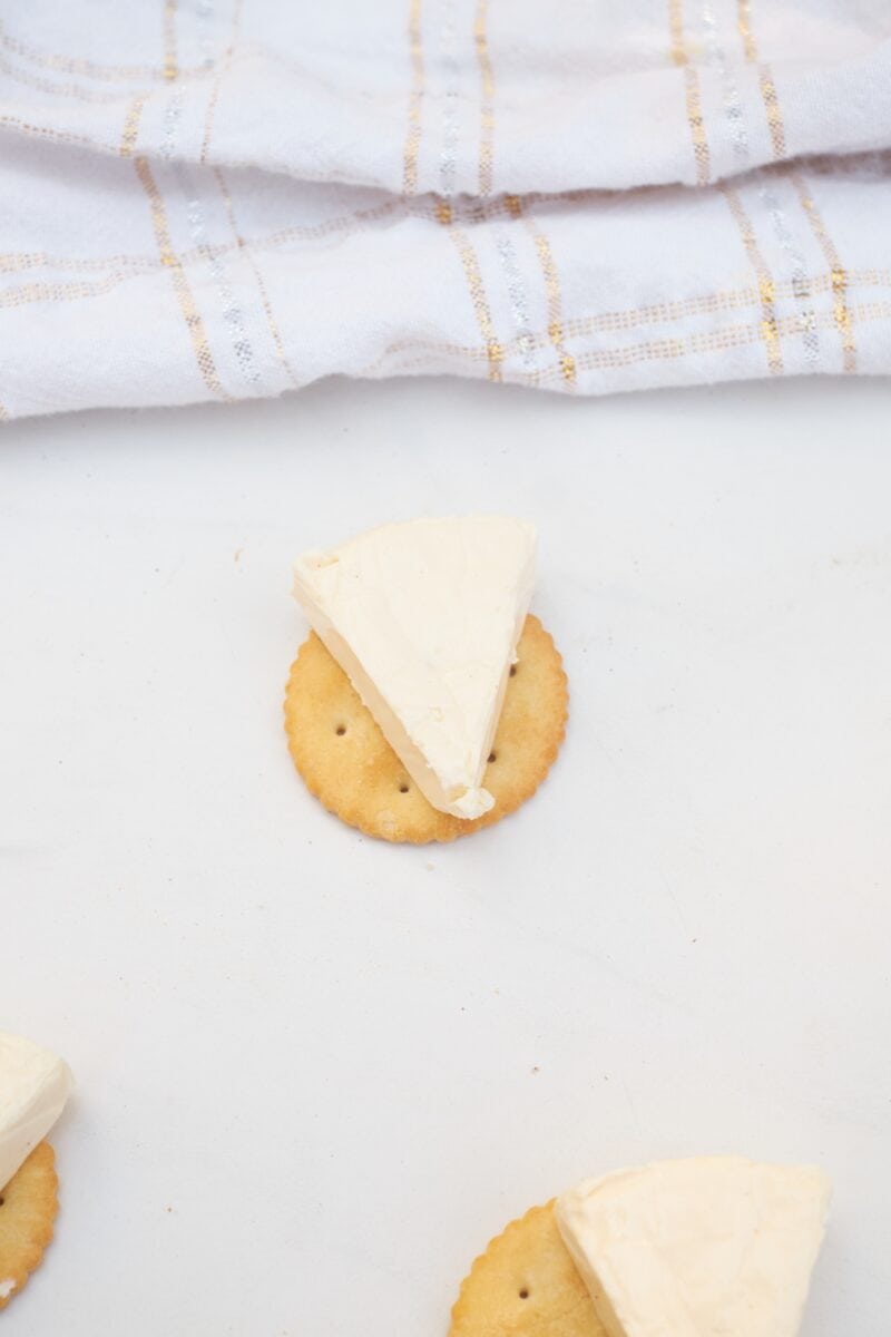 Mouse Cheese Crackers Are The Cutest Appetizers