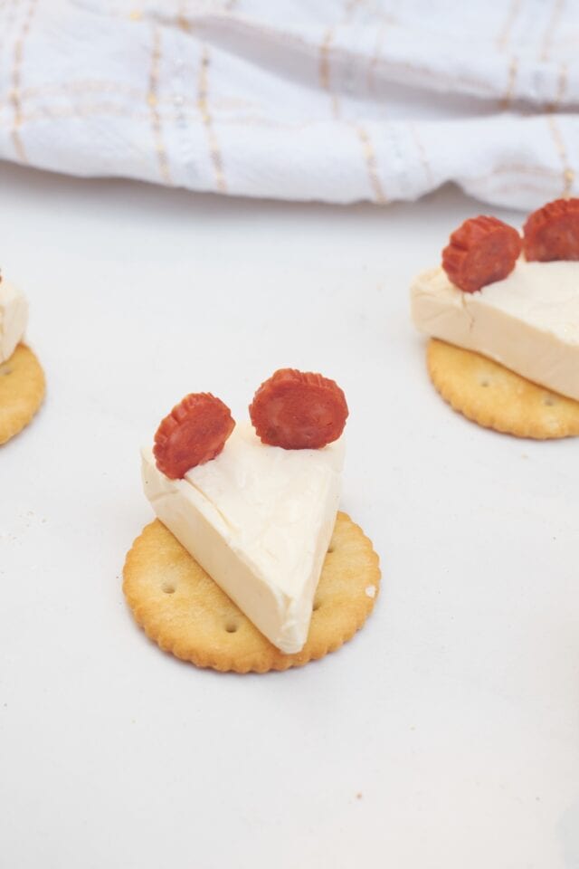 Mouse Cheese Crackers Are The Cutest Appetizers