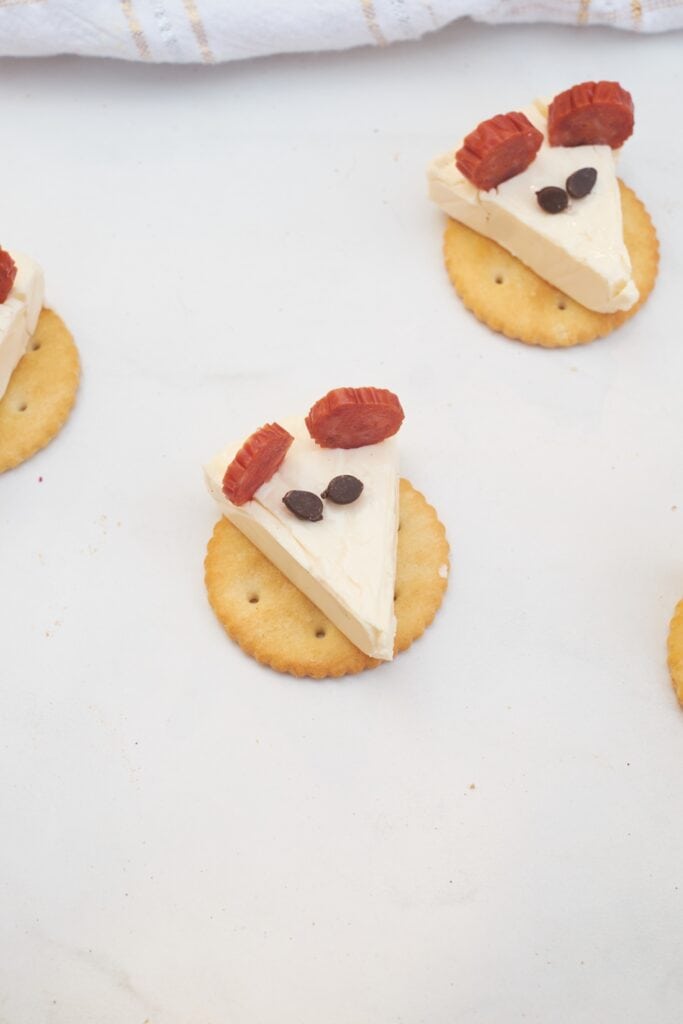Mouse Cheese Crackers Are The Cutest Appetizers