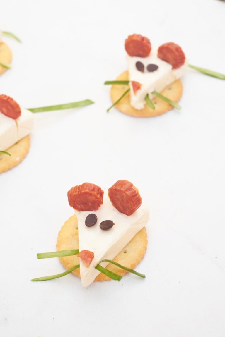 Mouse Cheese Crackers Are The Cutest Appetizers