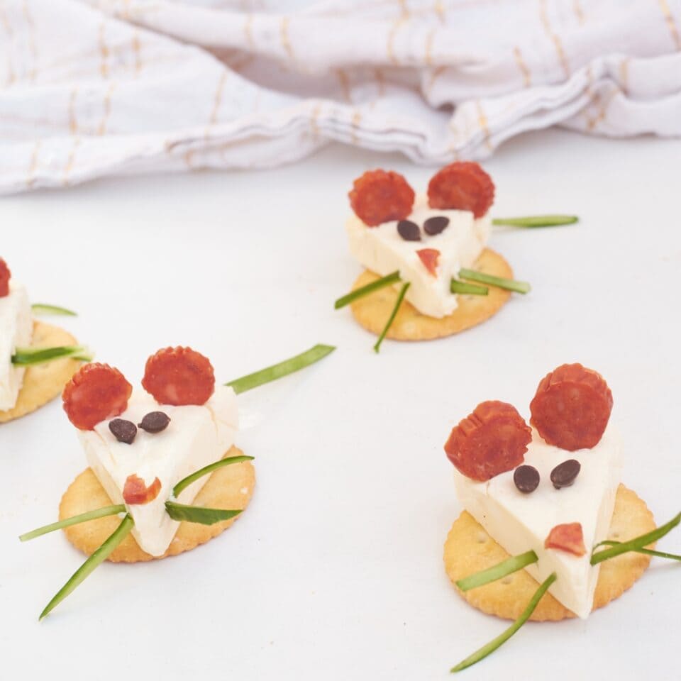 Mouse Cheese Crackers Are The Cutest Appetizers