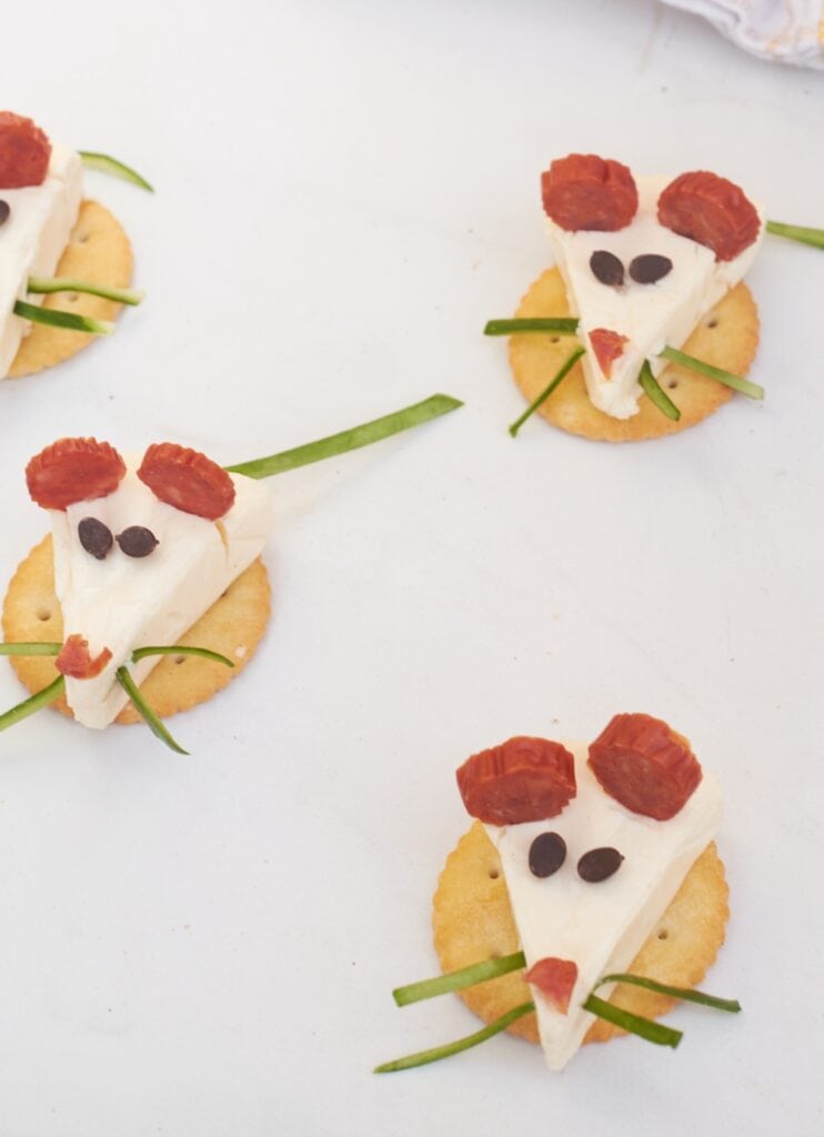 Mouse Cheese Crackers Are The Cutest Appetizers