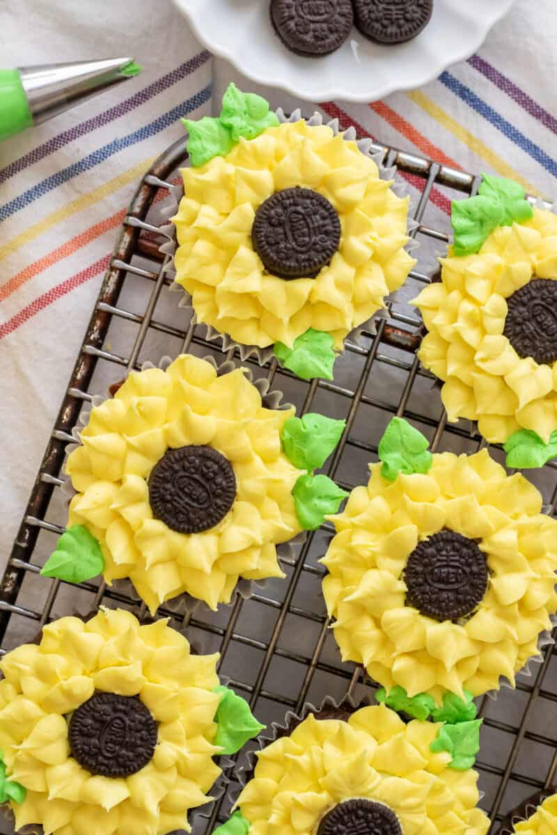 Easy and Gorgeous Sunflower Cupcakes