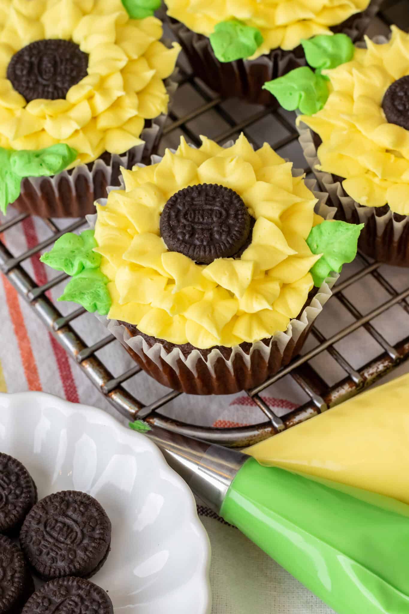 Easy and Gorgeous Sunflower Cupcakes