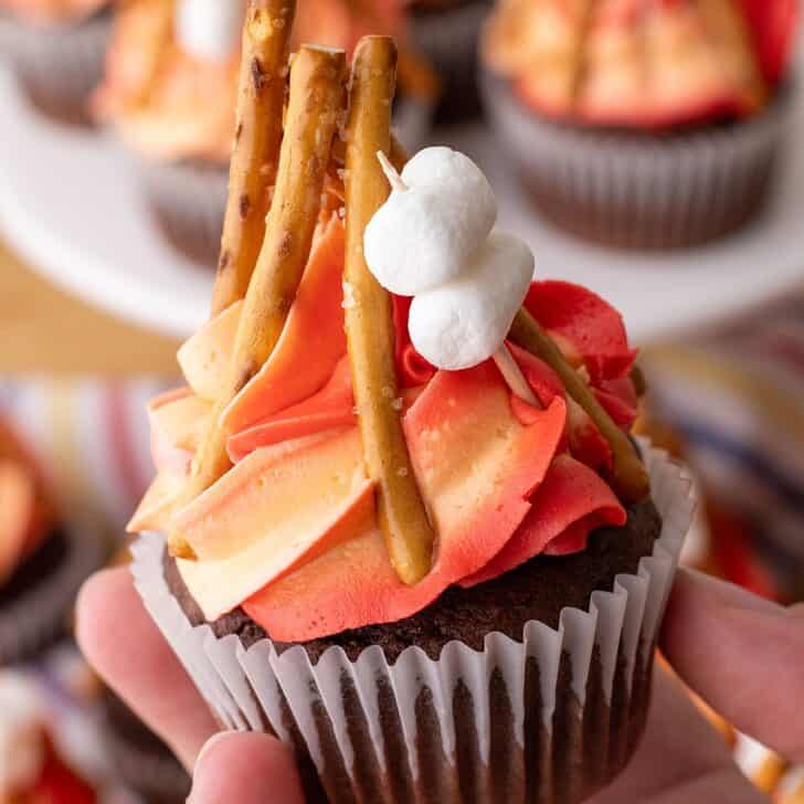 How to Make Campfire Cupcakes For A Sweet Summer Adventure