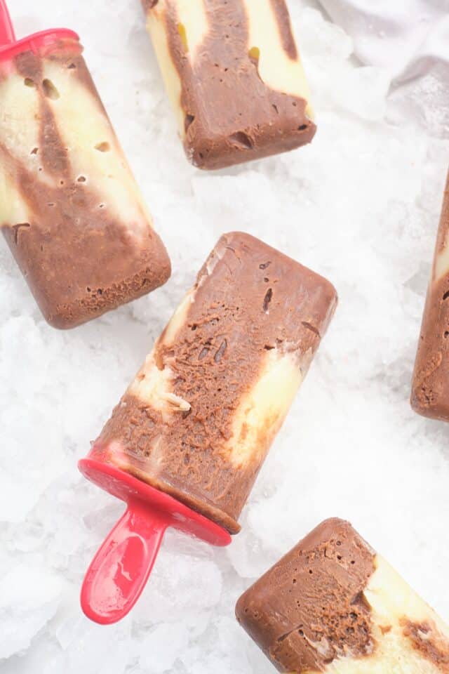 Easy Homemade Vanilla and Chocolate Jello Pudding Pops