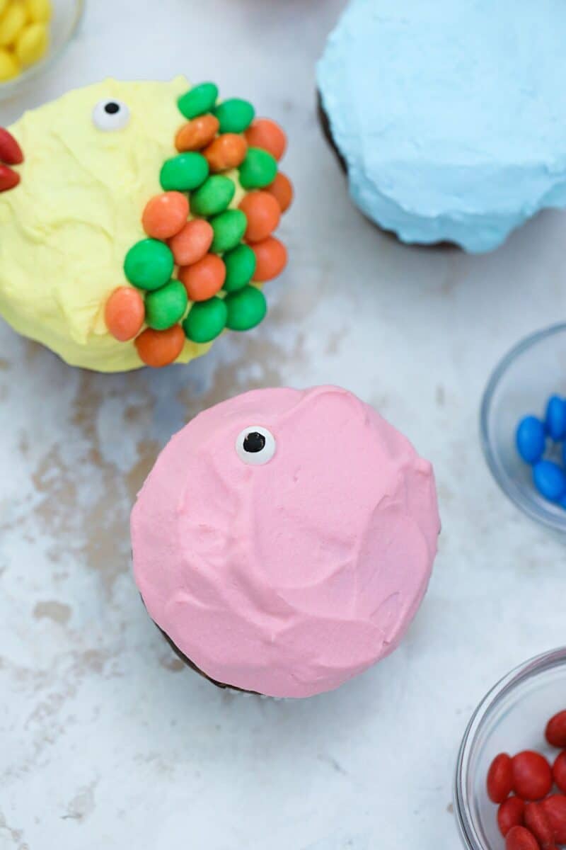 How to Make Easy And Colorful Fish Cupcakes