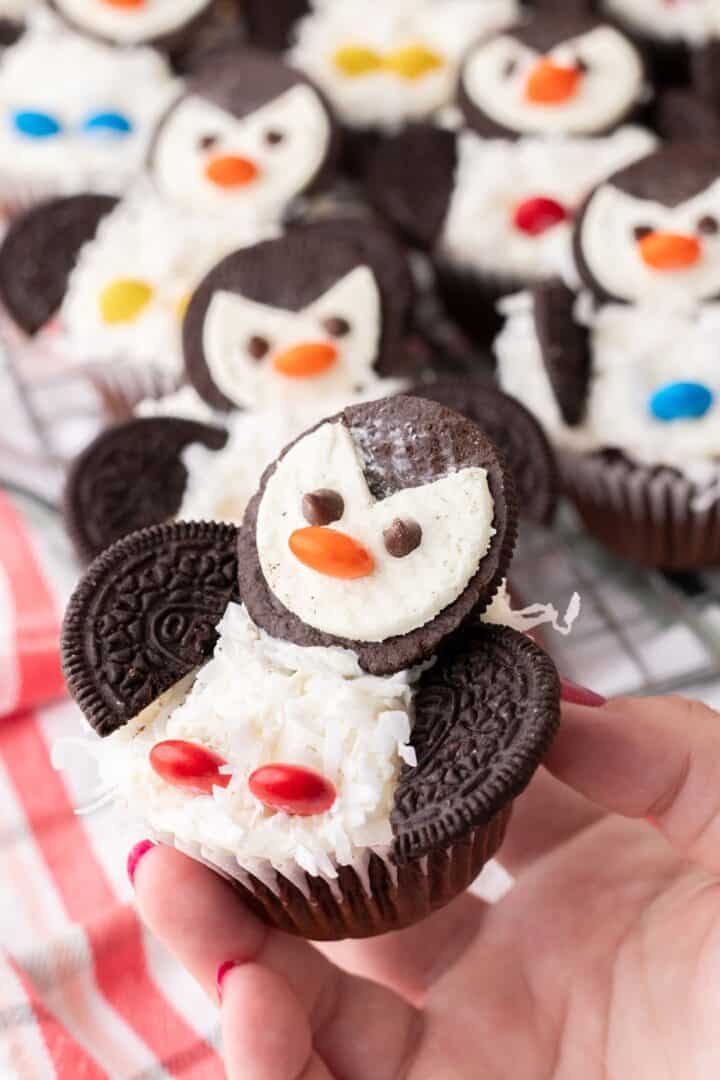Easy Penguin Cupcakes: Festive Holiday Winter Treat