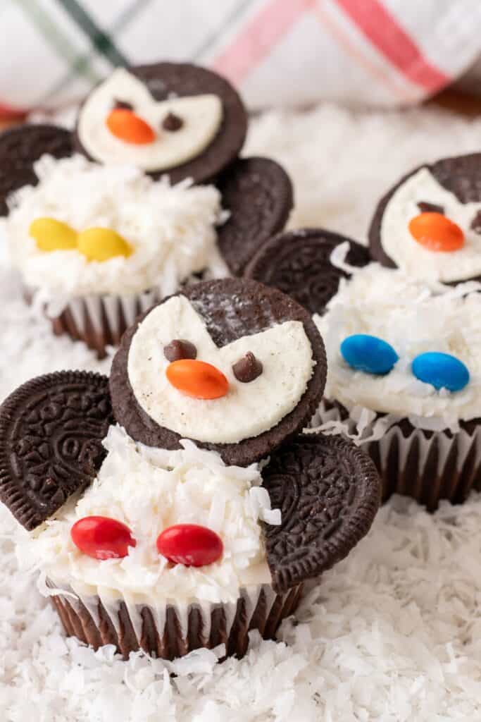 Easy Penguin Cupcakes: Festive Holiday Winter Treat